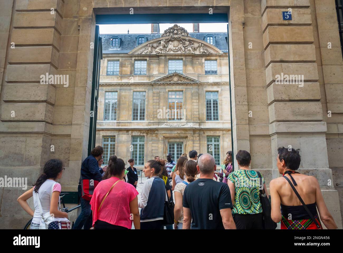 Paris, France, Crowd People Tourists, Entering into Picasso Museum ...