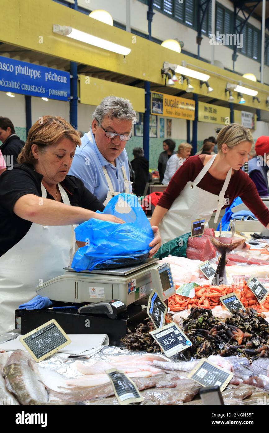 Inside of Halle Aux Poissons, Place de la Poissonnerie, Vannes, Morbihan, Brittany, France Stock ...