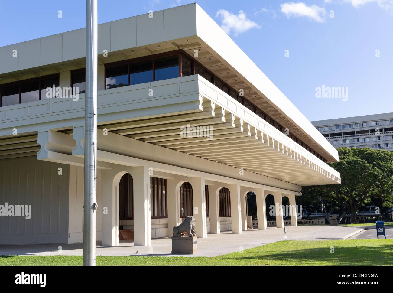 Academic building on the campus of the University of Hawaii Stock Photo ...