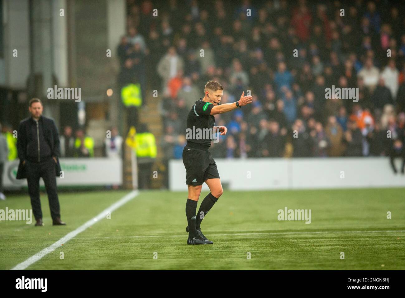 Referee David Dickinson awards a penalty to Rangers after RangersÕ ...