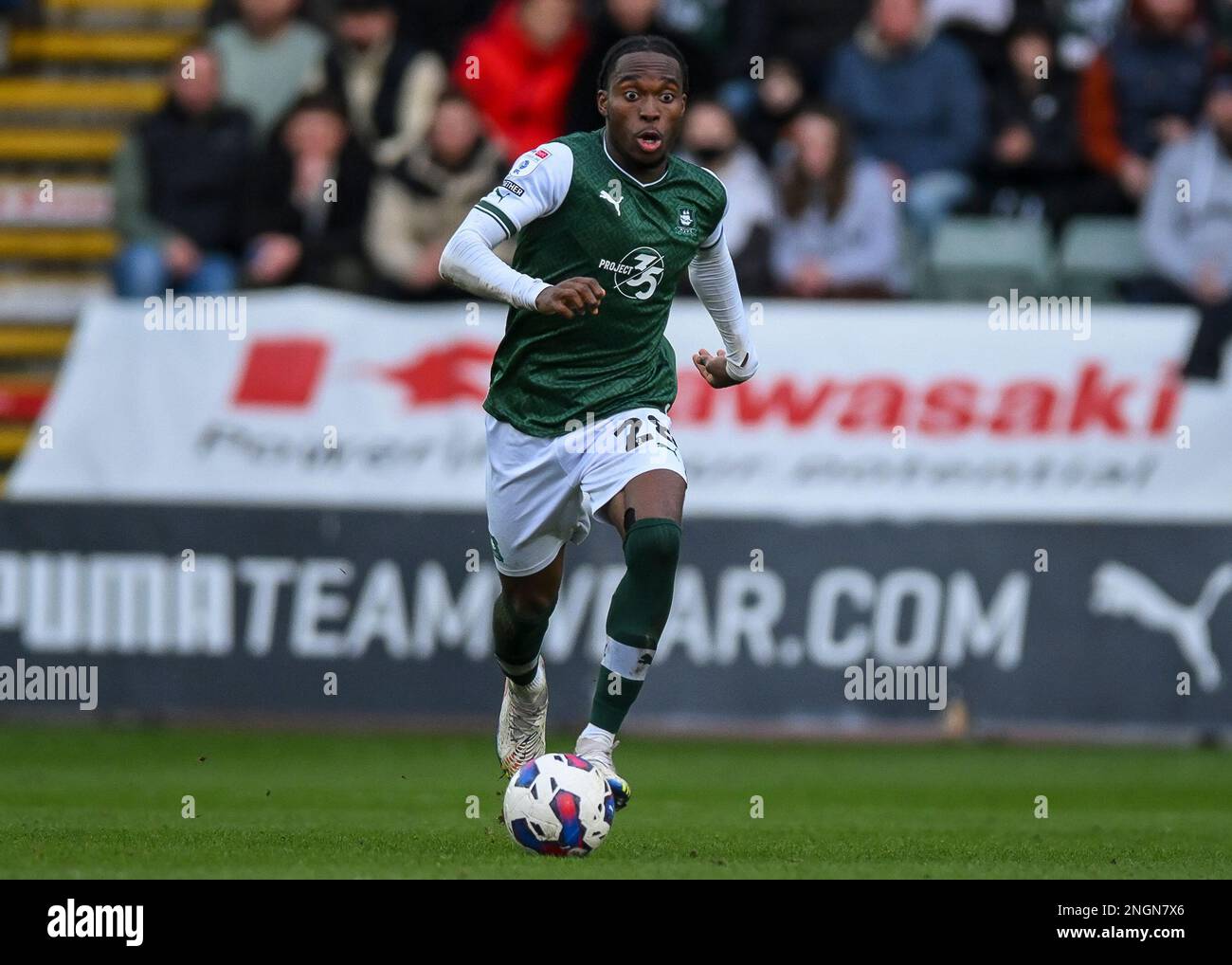 Plymouth Argyle midfielder Jay Matete (28) attacking with the ball ...