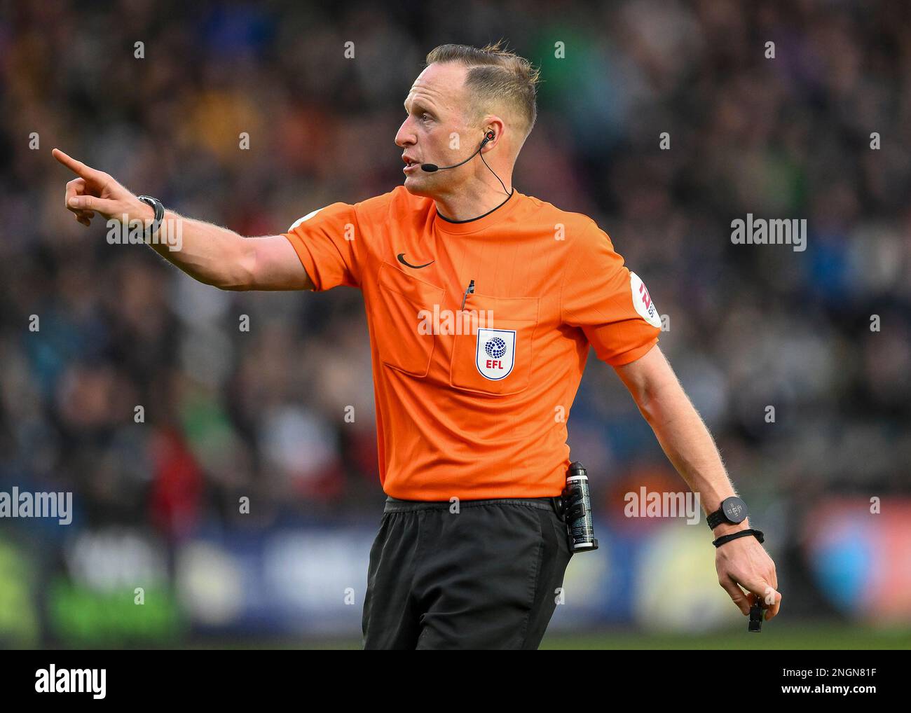 David rock referee hi-res stock photography and images - Alamy