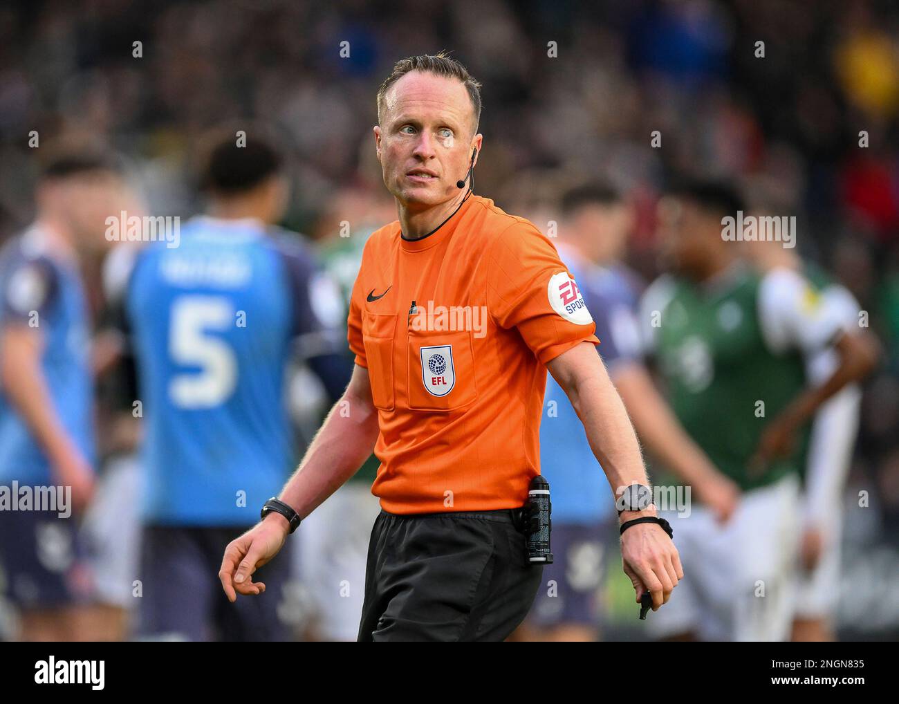 David rock referee hi-res stock photography and images - Alamy