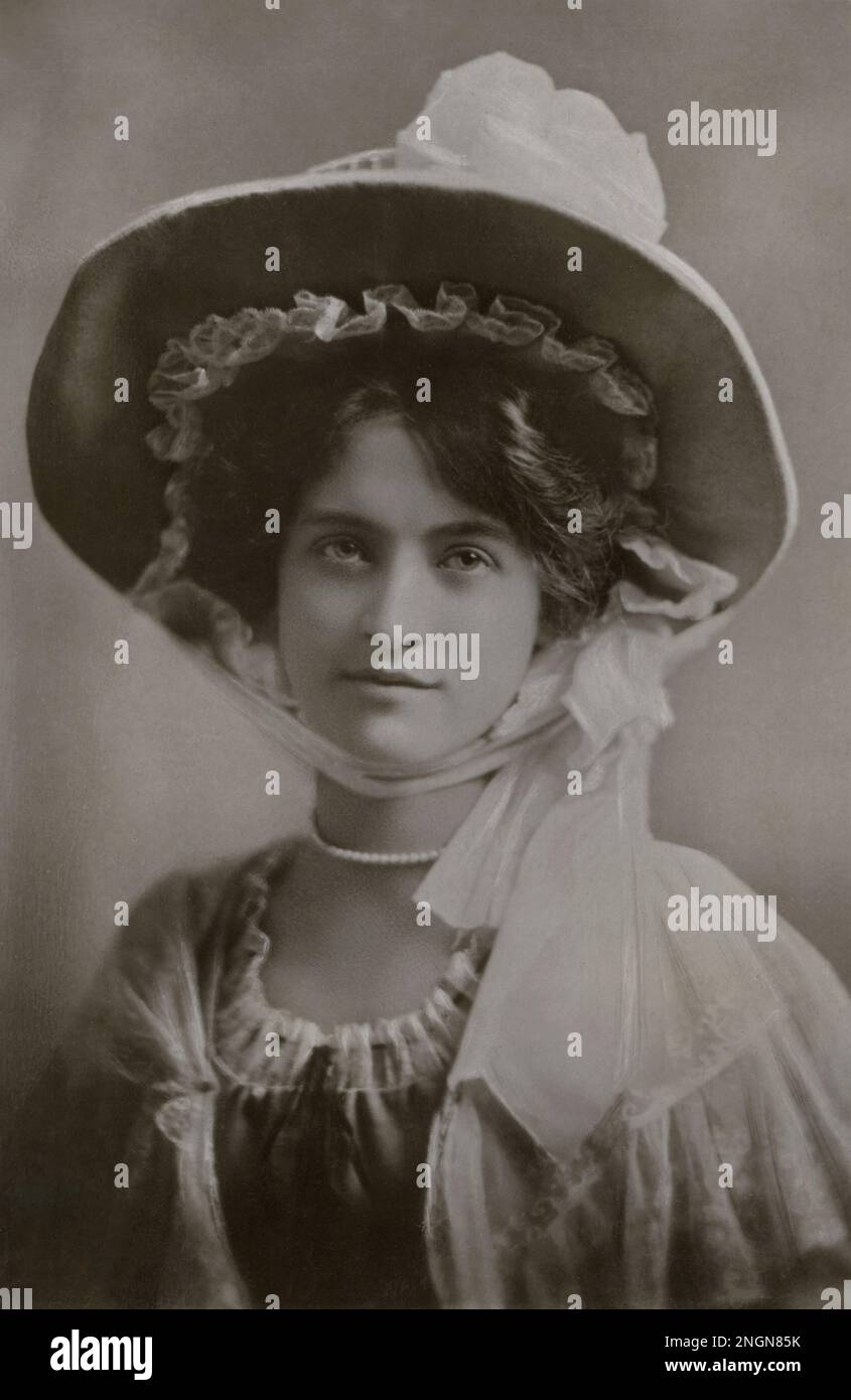 Maude Fealy as Julie in 'The Lyon's Mail' - photo by the Lafayette ...