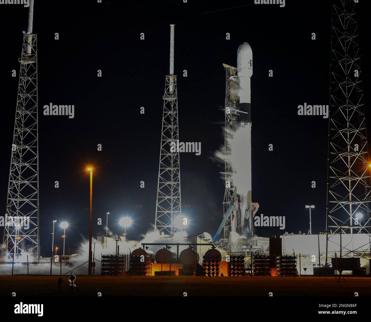 The SpaceX Falcon 9 rocket ignites to launch the Inmarsat 6 F2 ...