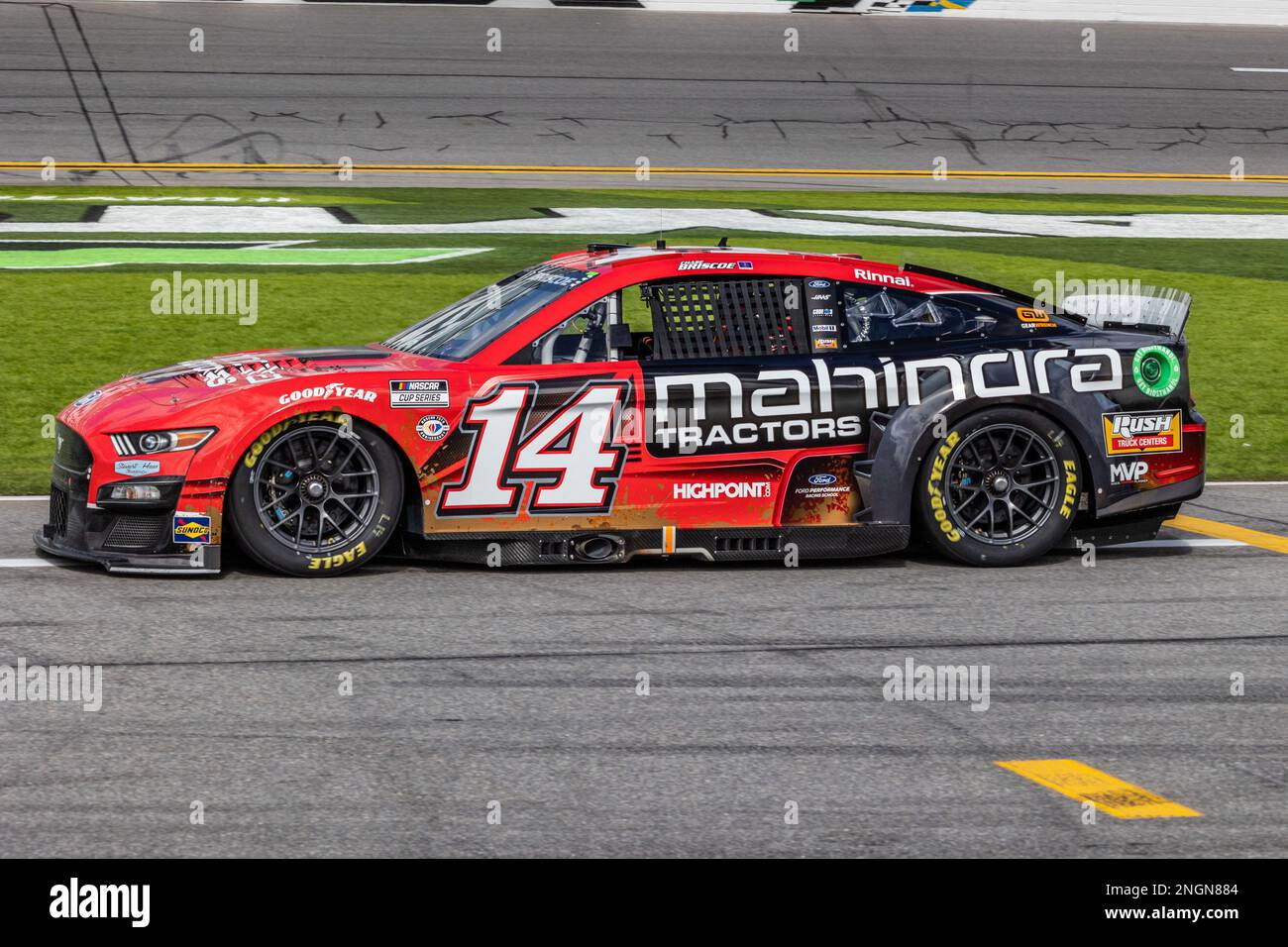 Pit row hi-res stock photography and images - Alamy