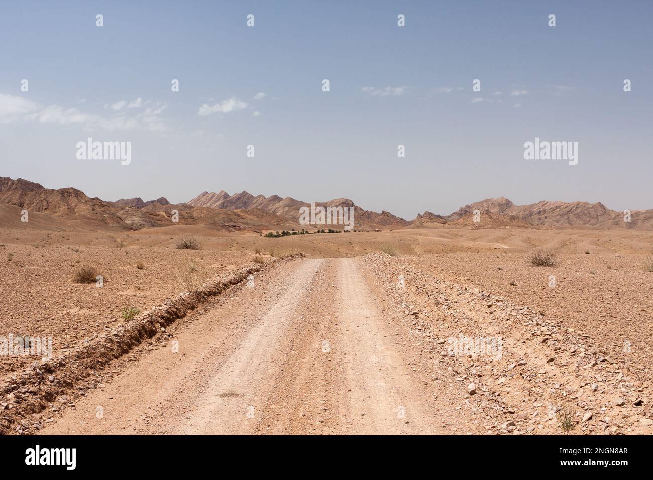 Gravel road in Dune, Dasht-e Kavir desert, Iran Stock Photo - Alamy