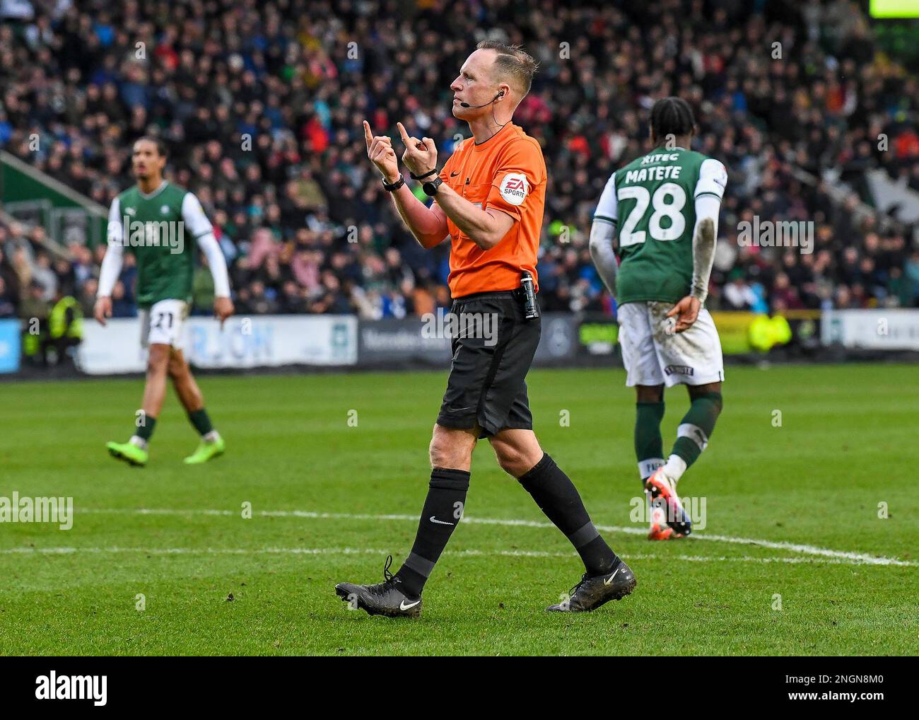 David rock referee hi-res stock photography and images - Alamy