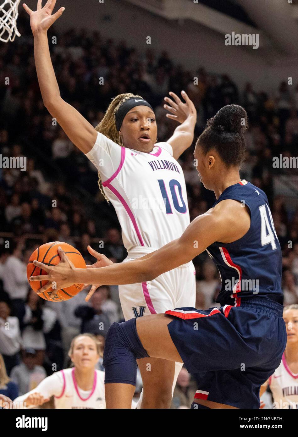 Villanova forward Christina Dalce (10) guards UConn forward Aubrey ...