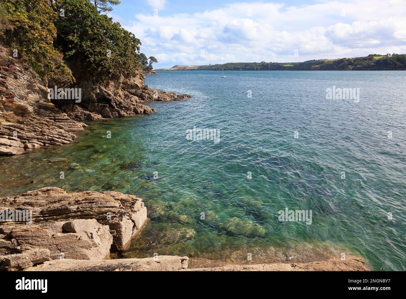 Turquoise waters of Helford Estuary, Grebe, Durgan, Cornwall, England ...