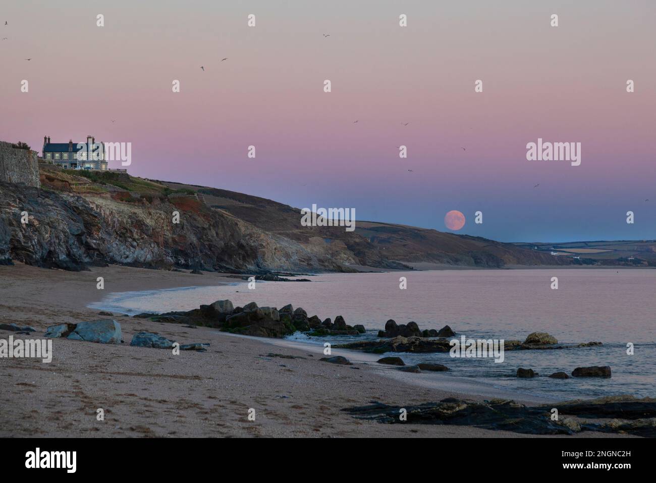 Moonrise over beach hi-res stock photography and images - Alamy