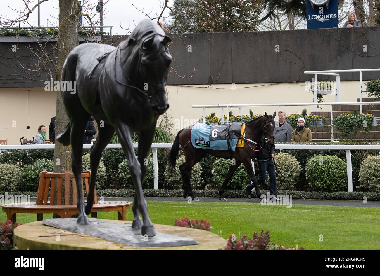 Nicky henderson 2023 racecourse hi-res stock photography and images - Alamy