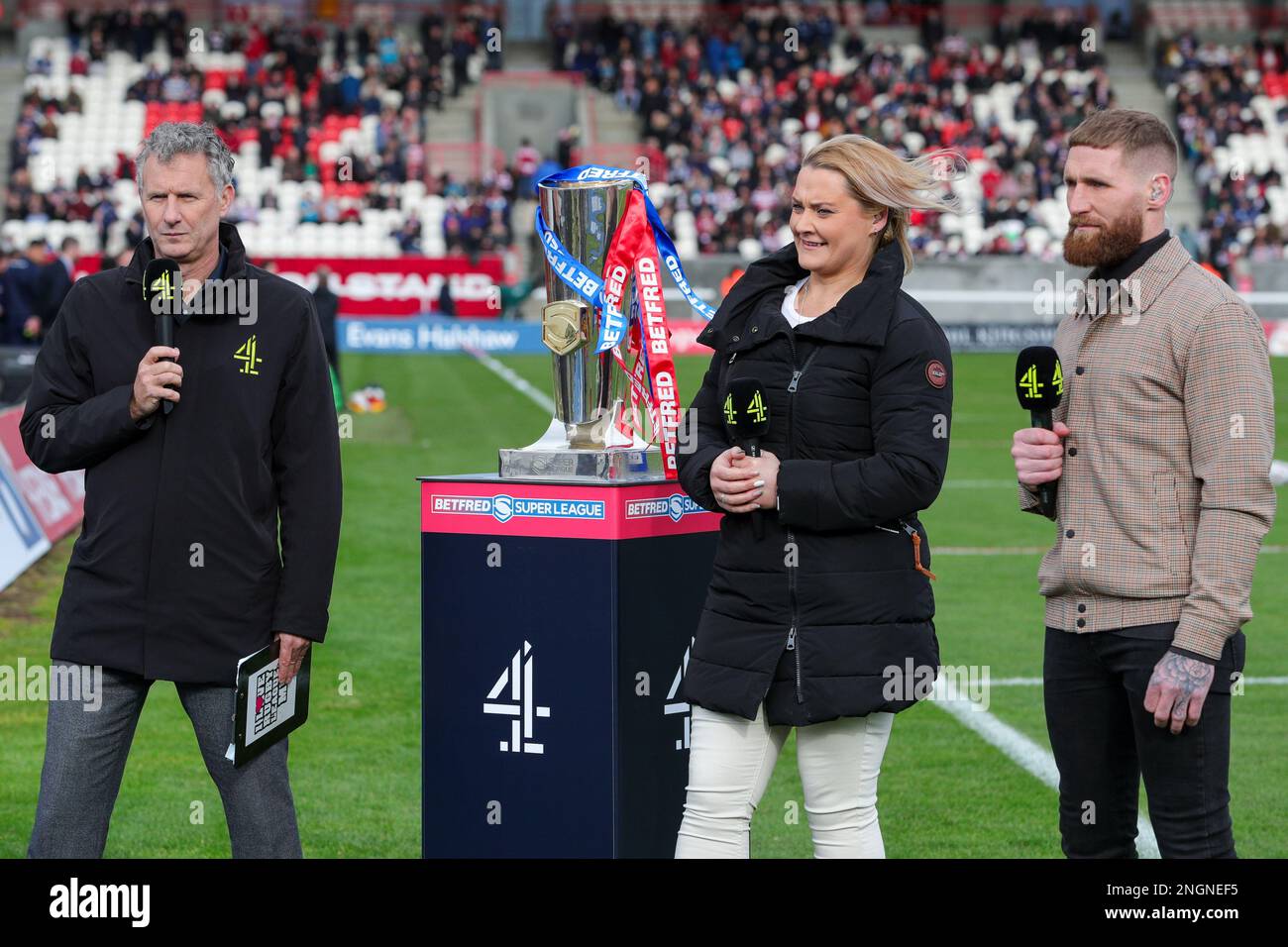 Channel 4 news presenters hi-res stock photography and images - Alamy