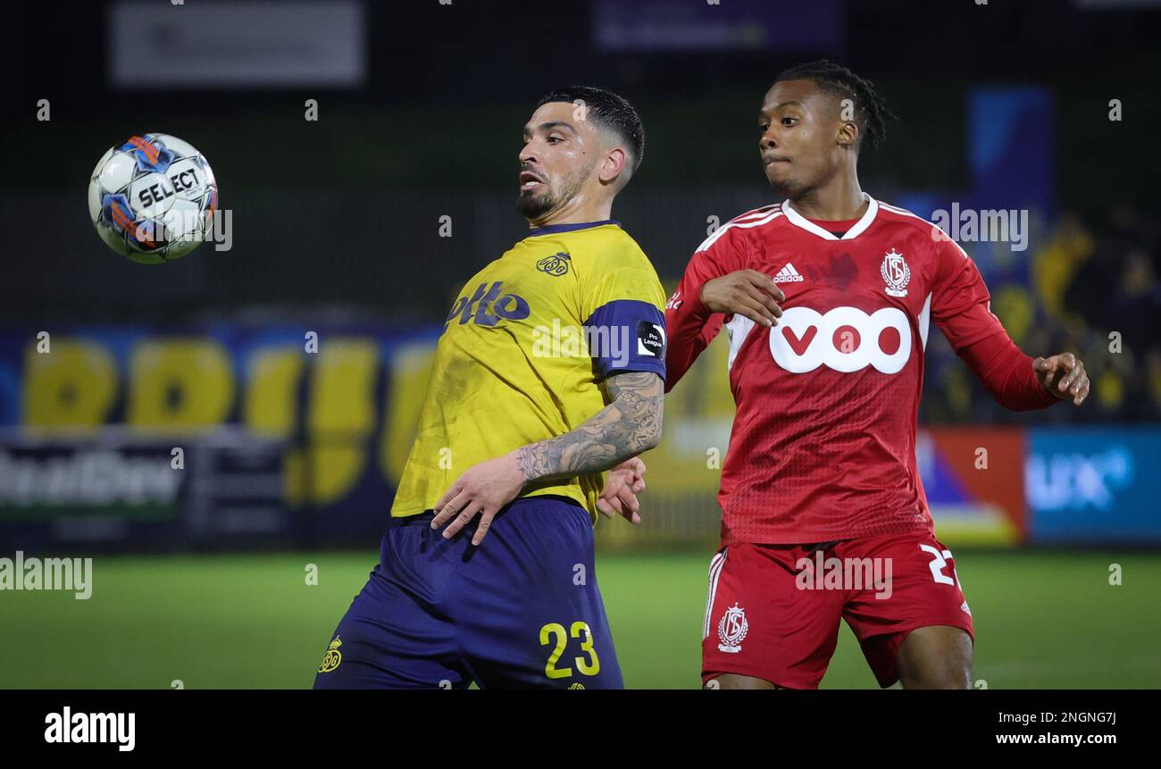 Union's Cameron Puertas Castro and Standard's William Balikwisha fight ...