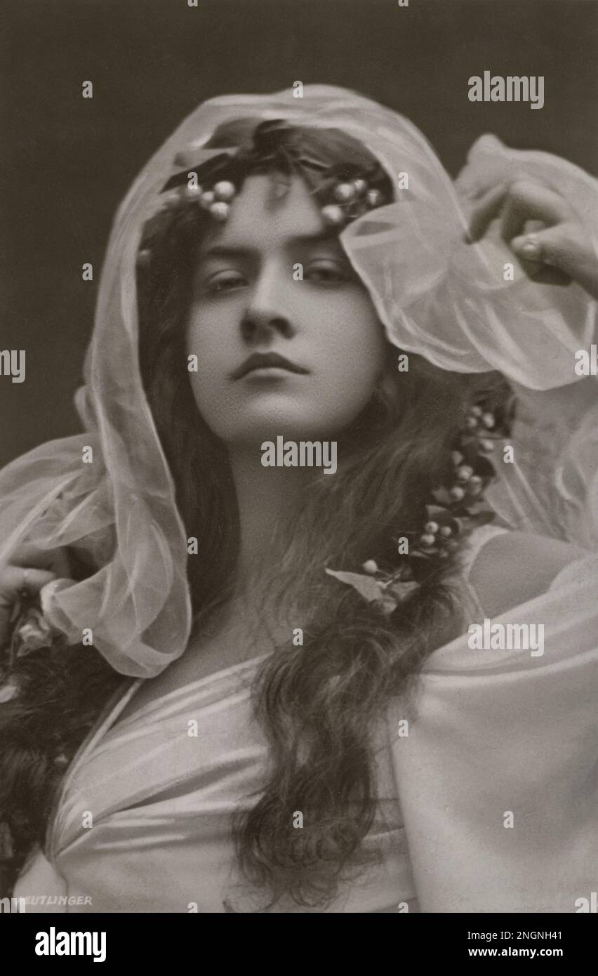 Maude Fealy - photo by Reutlinger Studio (Paris) 1905 - restored from original Rotary 1928 E ...