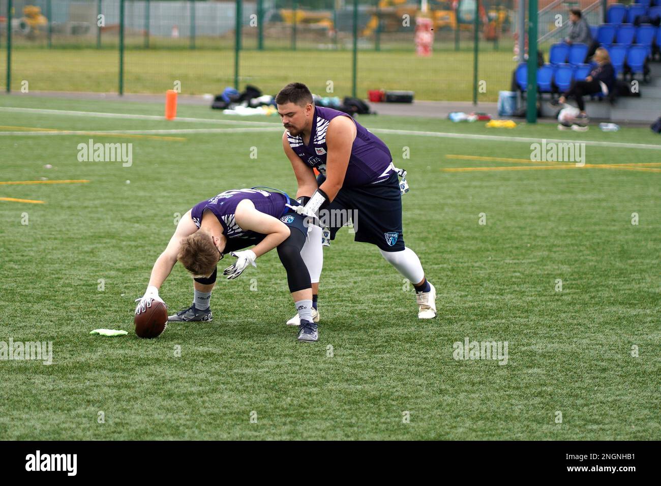 Snapping hi-res stock photography and images - Alamy