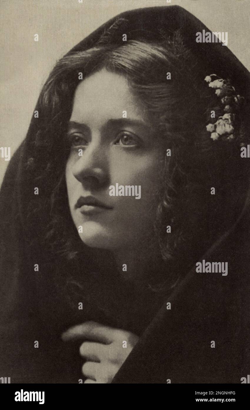 Maude Fealy - photo by White Studio (N Y) c 1908 - restored from ...