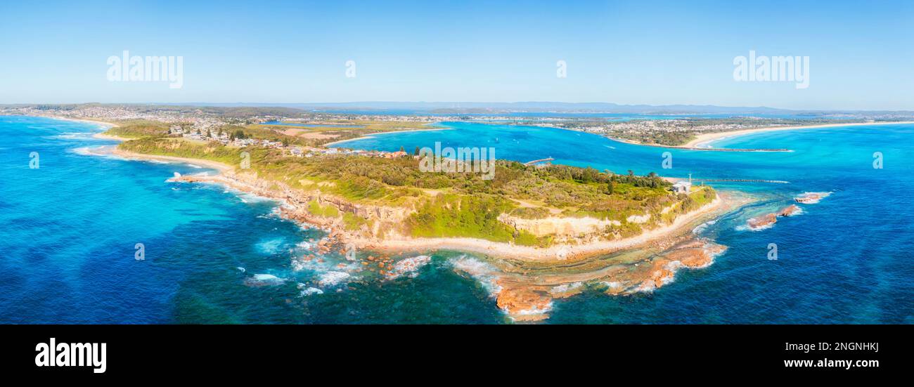Scenic Swansea heads on Swansea channel at Caves beach entrance to Lake ...