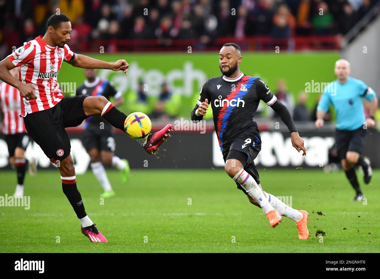 London, UK. 18th Feb, 2023. Ethan Pinnock of Brentford FC and Jordan ...