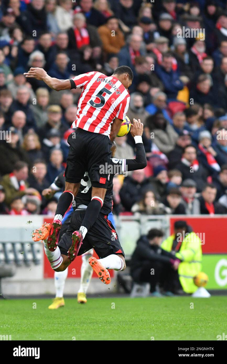 London, UK. 18th Feb, 2023. Ethan Pinnock of Brentford FC and Jordan ...