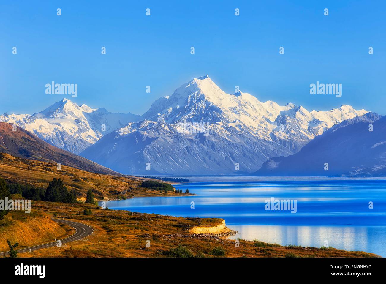 Spectacular Mt Cook snow capped rocky peak over Lake Pukaki of Tasman ...