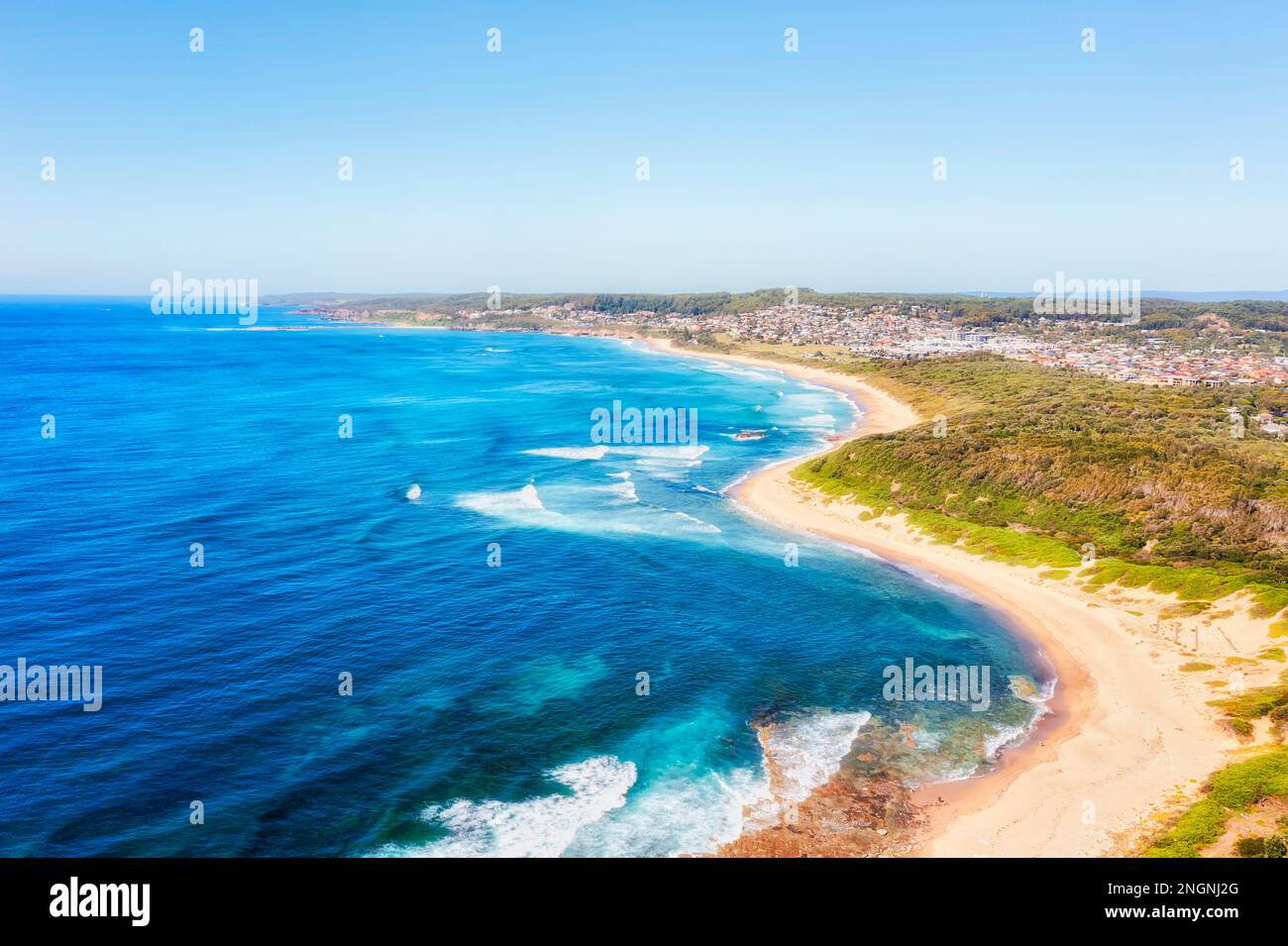 Sandy hams beach in Caves beach town on Swansea heads coast of Pacific ...