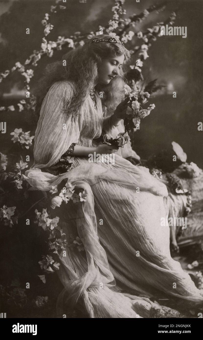 Maude Fealy as 'Fair Rosamund in her bower' from 'Becket' - photo by ...