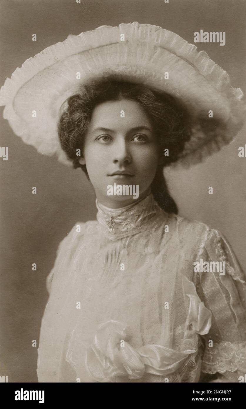 Maude Fealy as 'Felicity Fair' in 'That Man and I' - photo by the Otto ...