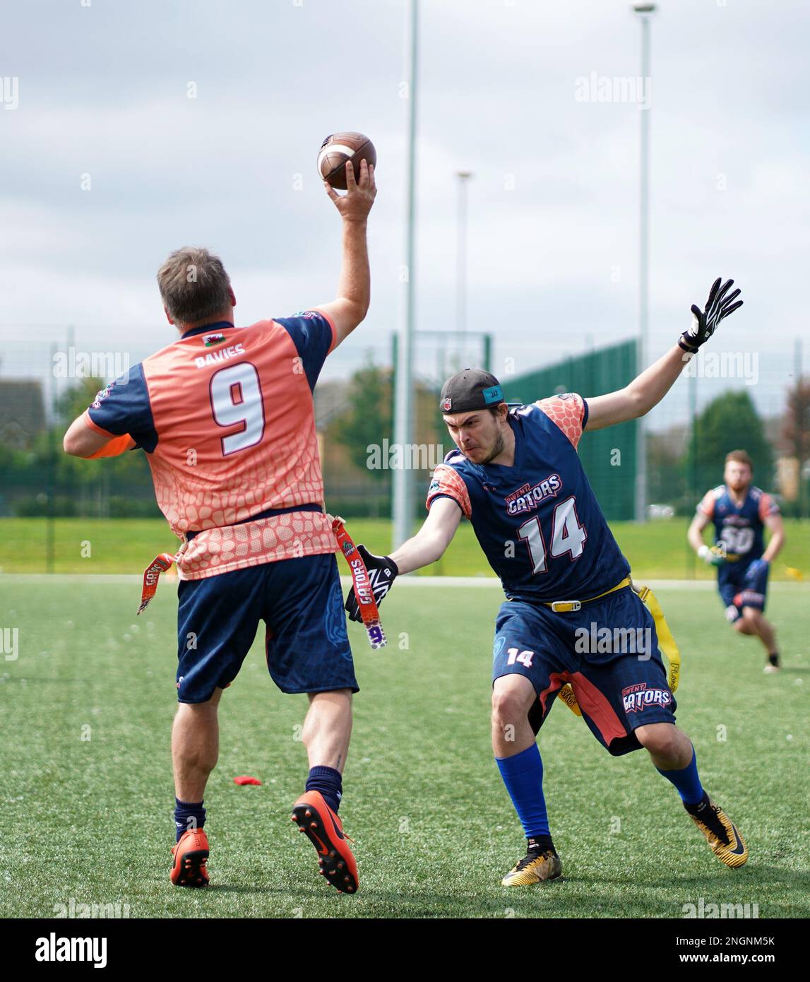 Blocking american football hi-res stock photography and images - Alamy