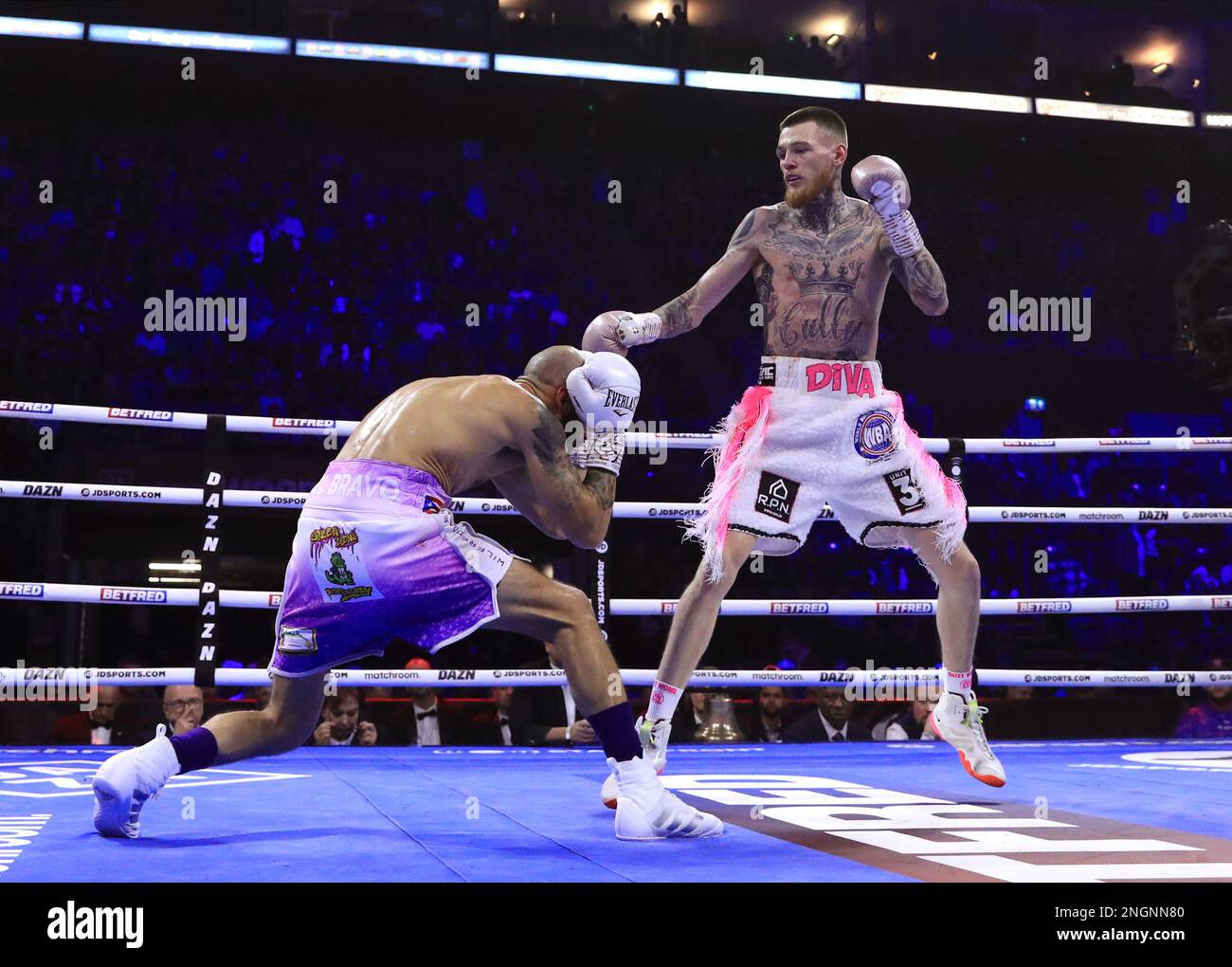 Wilfredo Flores (left) and Gary Cully during their WBA Intercontinental ...