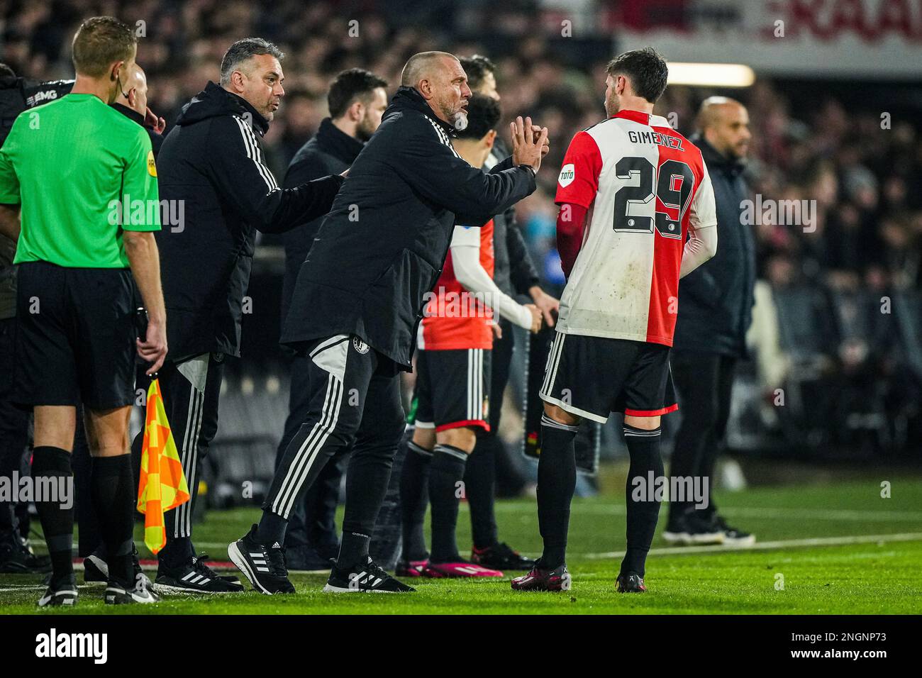 Rotterdam - Feyenoord assistent-trainer John de Wolf, Santiago Gimenez ...