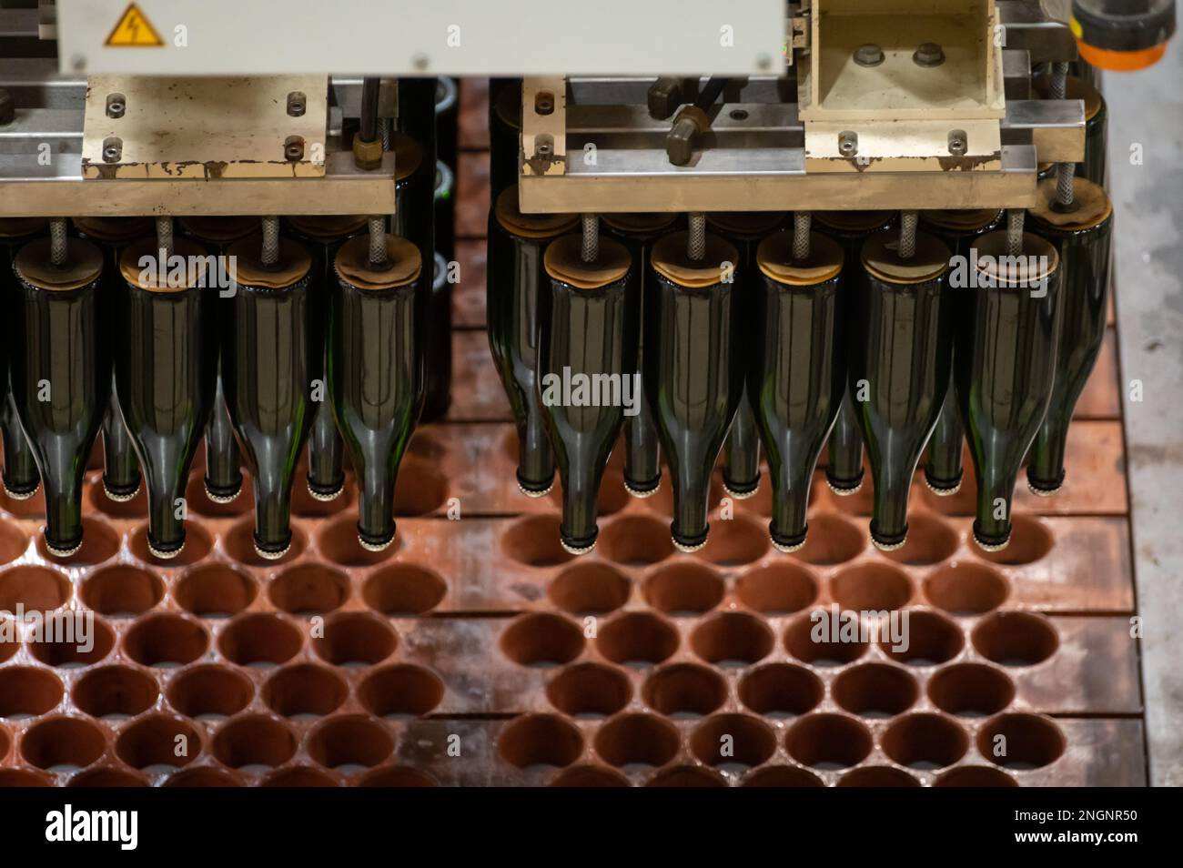 Wine bottling in burgundy hi-res stock photography and images - Alamy