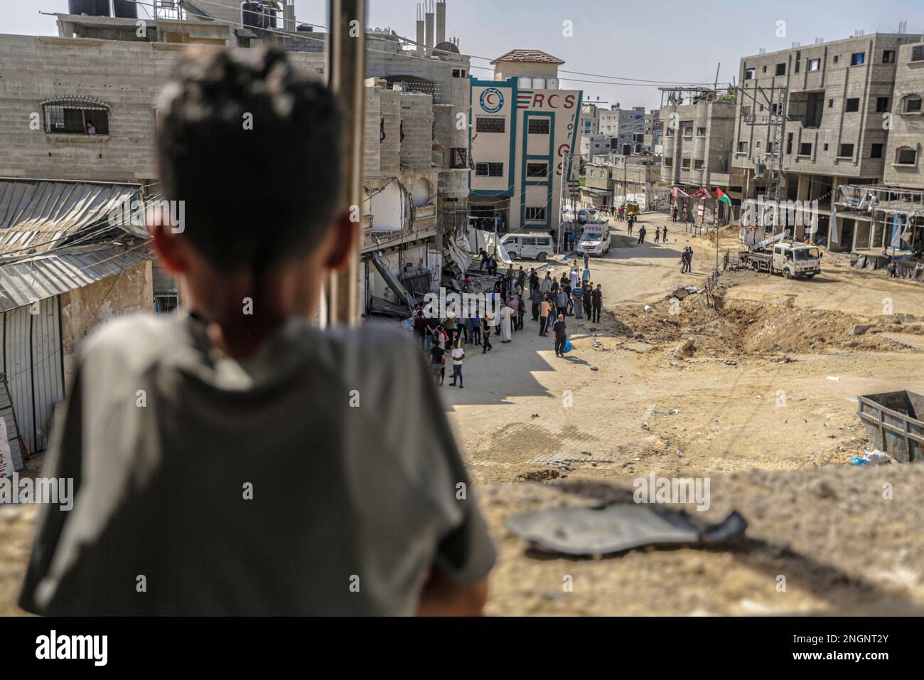 Gaza, Palestine. A child descends from the balcony of his house on the ...