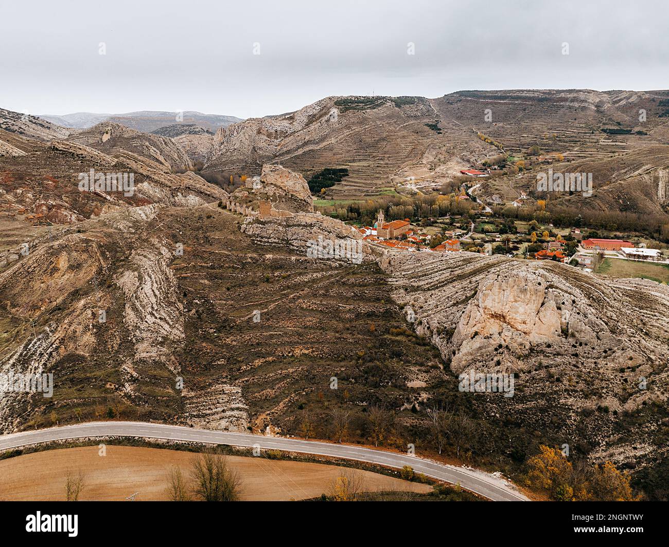 Mountain landscape with mesas, desert-like, near Aliaga in Spain Stock ...