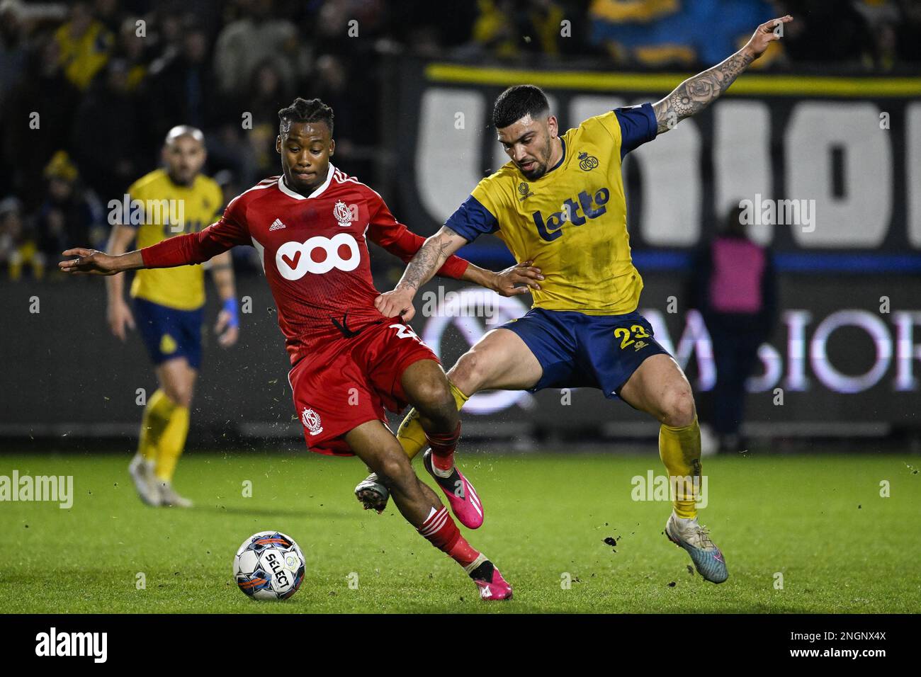 Standard's William Balikwisha and Union's Cameron Puertas Castro fight ...