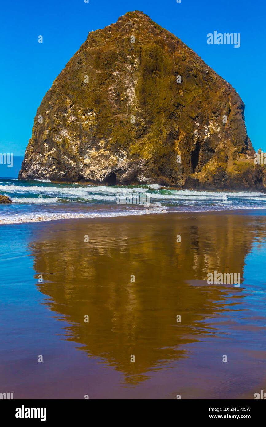 Hay Stack Rock Canon Beach, Oregon Stock Photo - Alamy