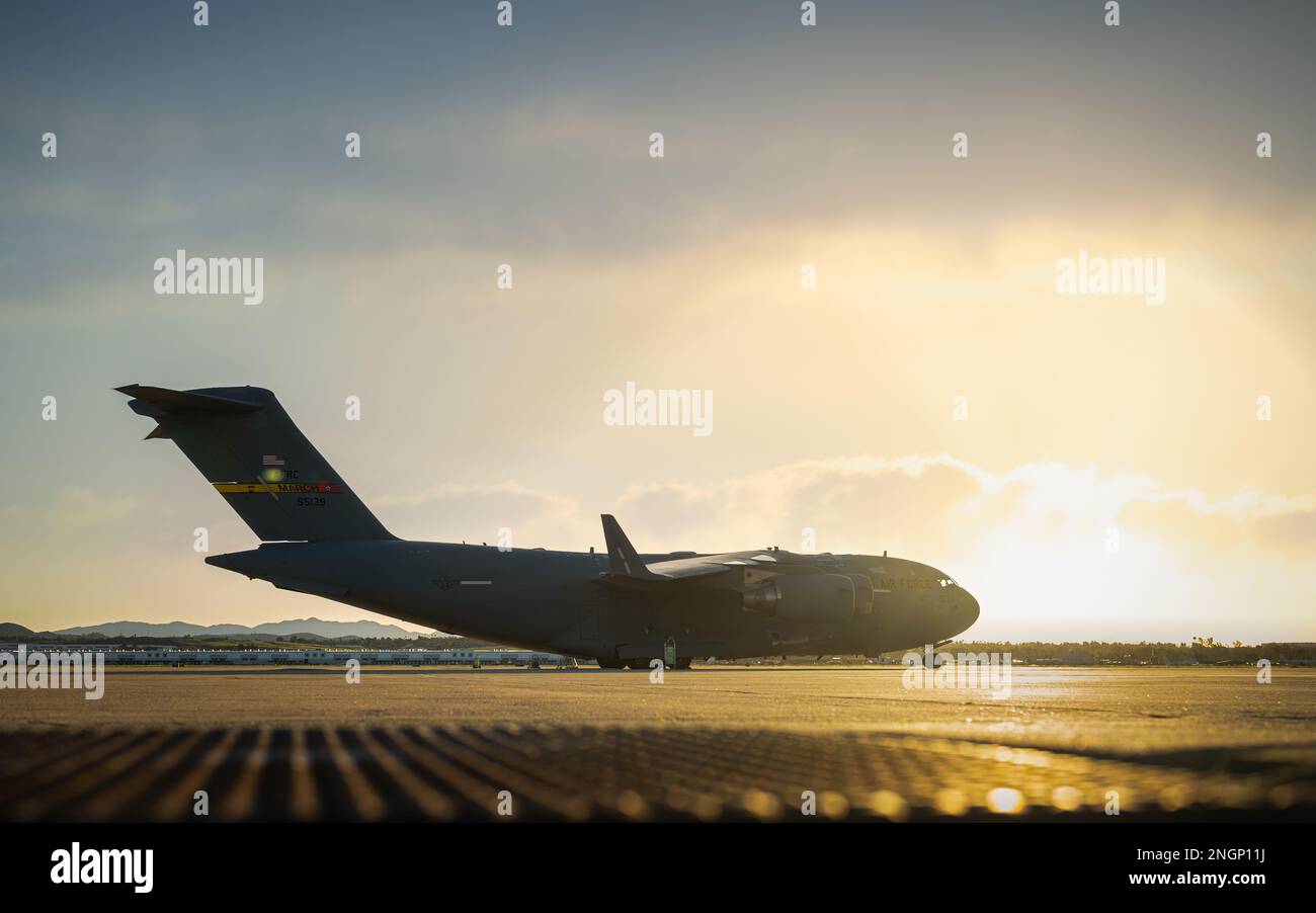 The sun sets behind C-17 aircraft 5139 at March ARB Stock Photo - Alamy