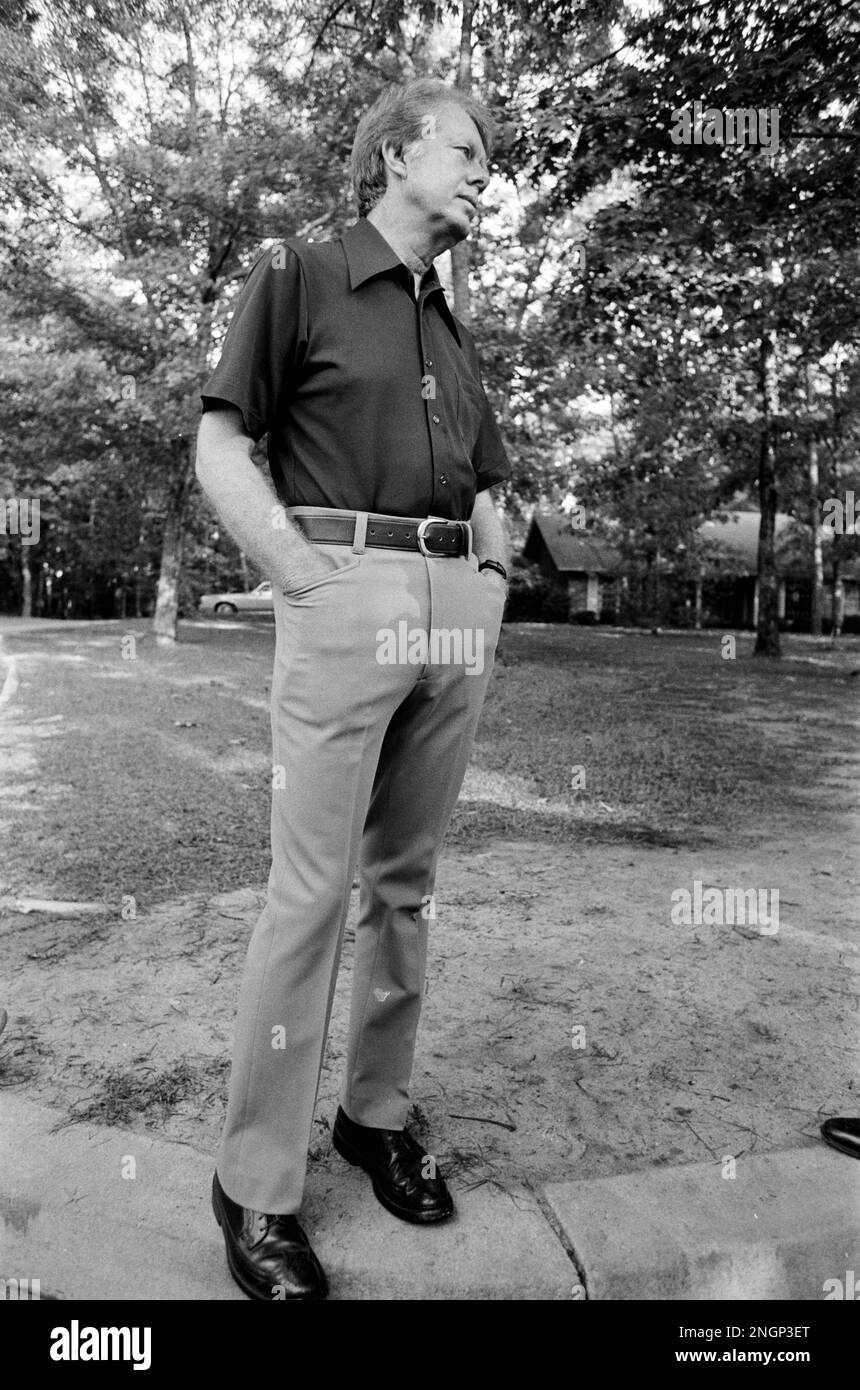 US Democratic presidential nominee Jimmy Carter chats with members of ...