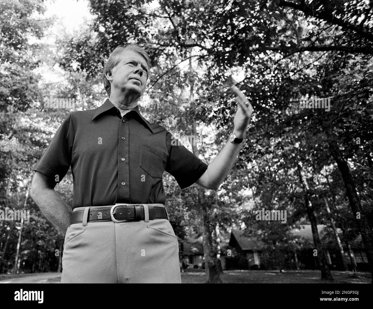 US Democratic presidential nominee Jimmy Carter chats with members of ...
