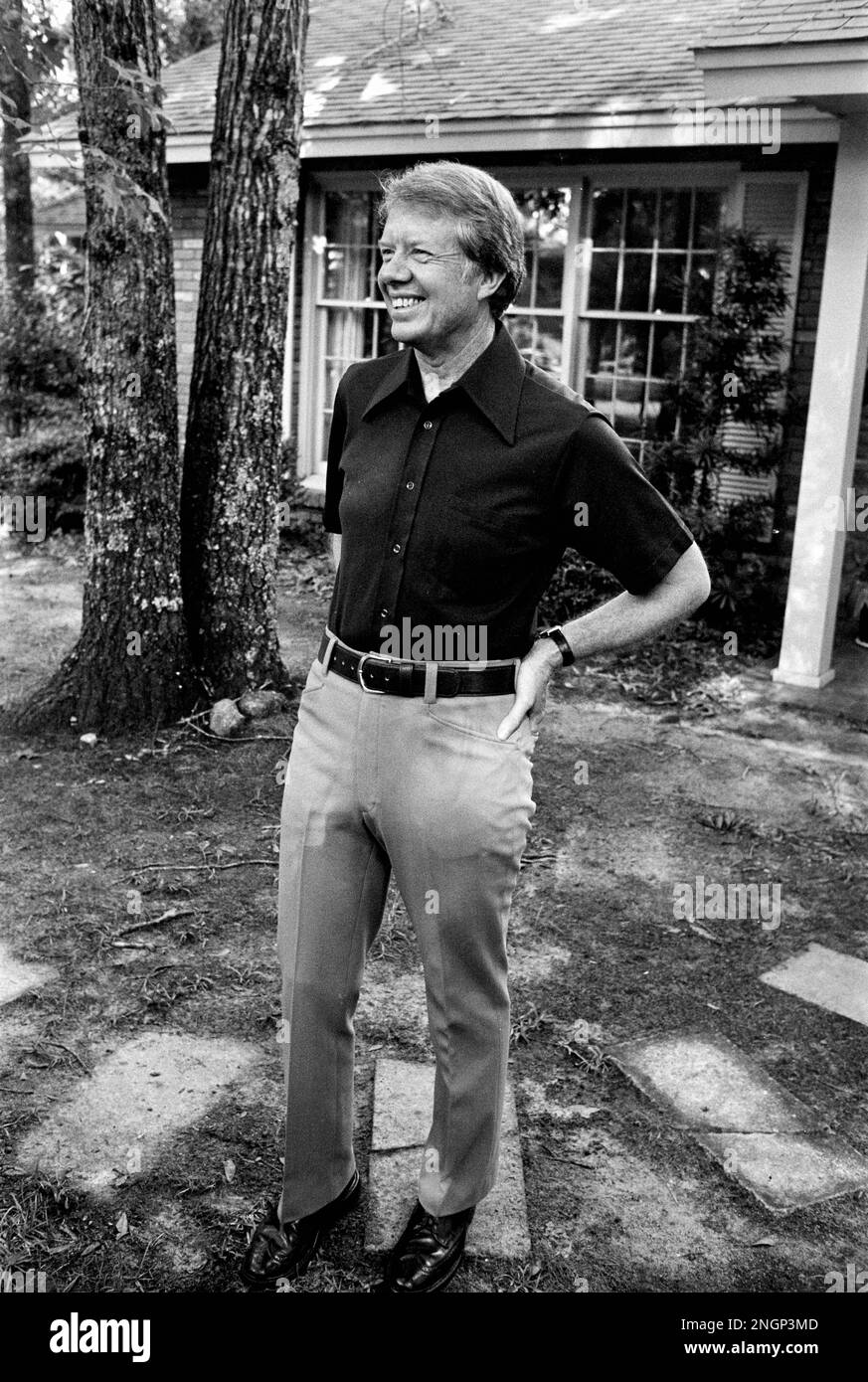 US Democratic presidential nominee Jimmy Carter chats with members of ...