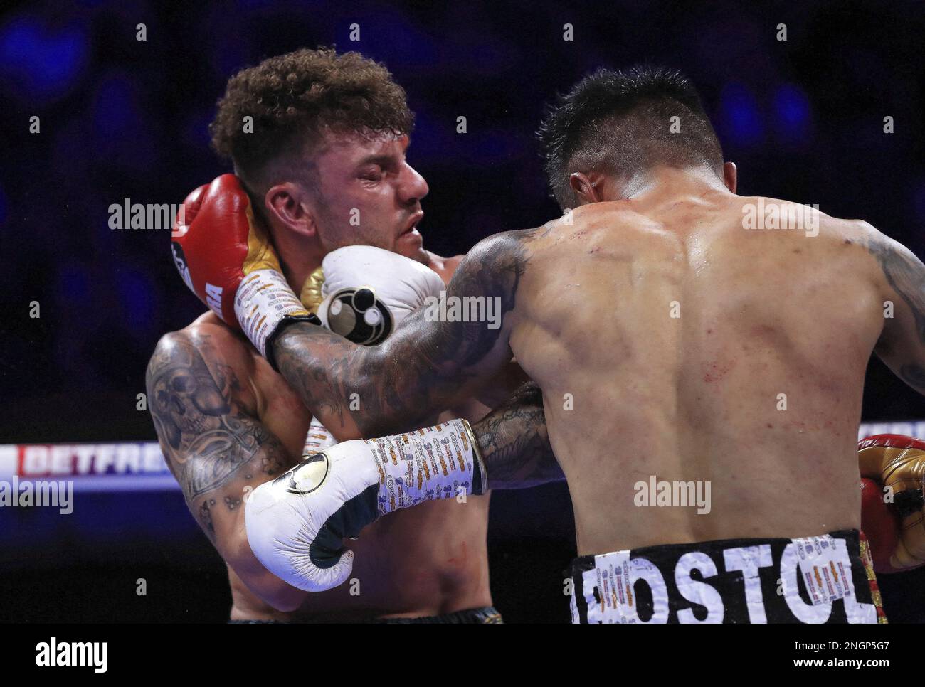 Leigh Wood (left) and Mauricio Lara in action during their WBA ...