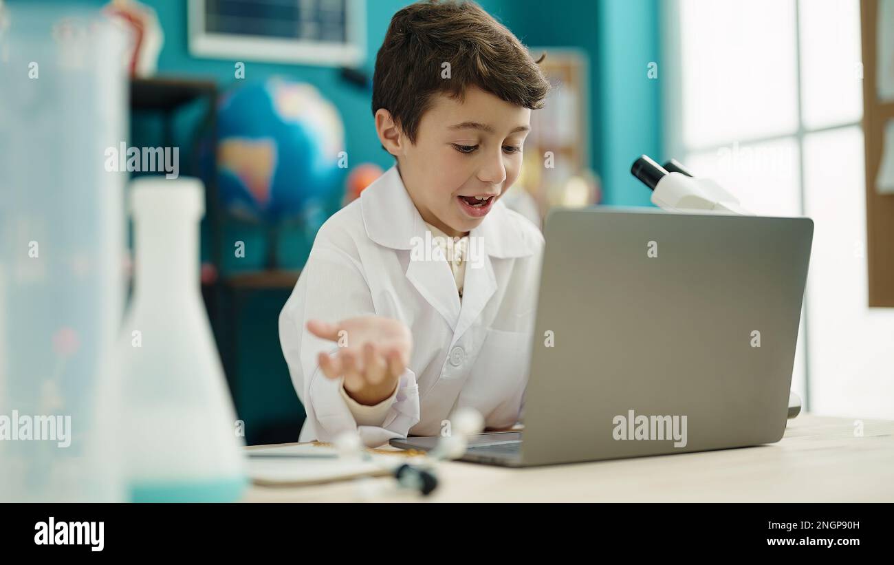 Children classroom video call hi-res stock photography and images - Alamy