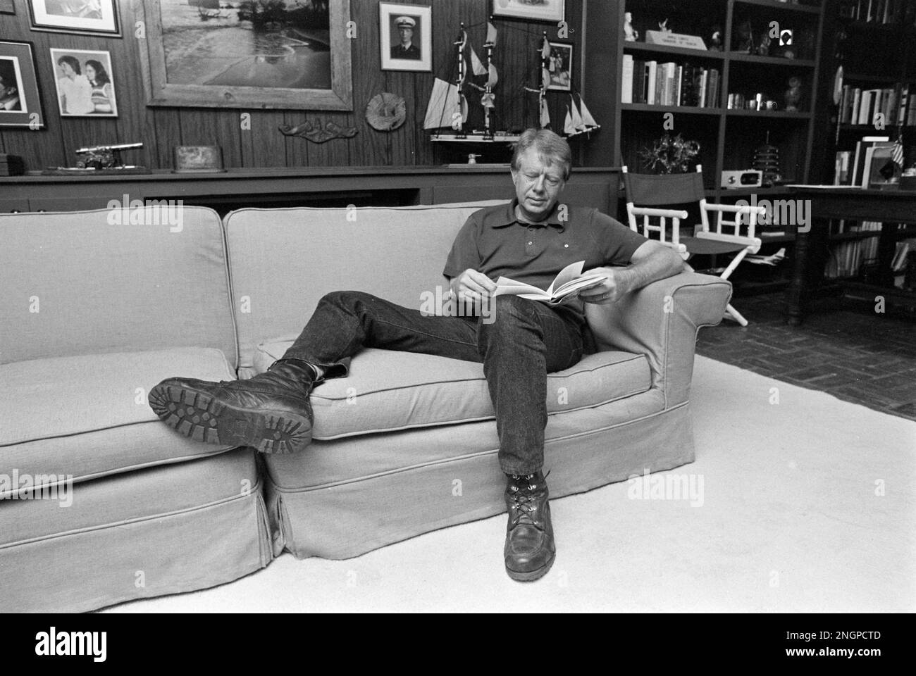 Jimmy Carter relaxes in his study at home in the family's Plains ...