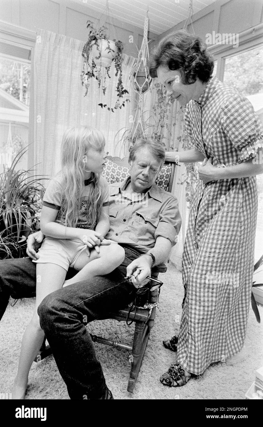 Jimmy Carter, wife Rosalynn and daughter Amy Carter at home in their ...
