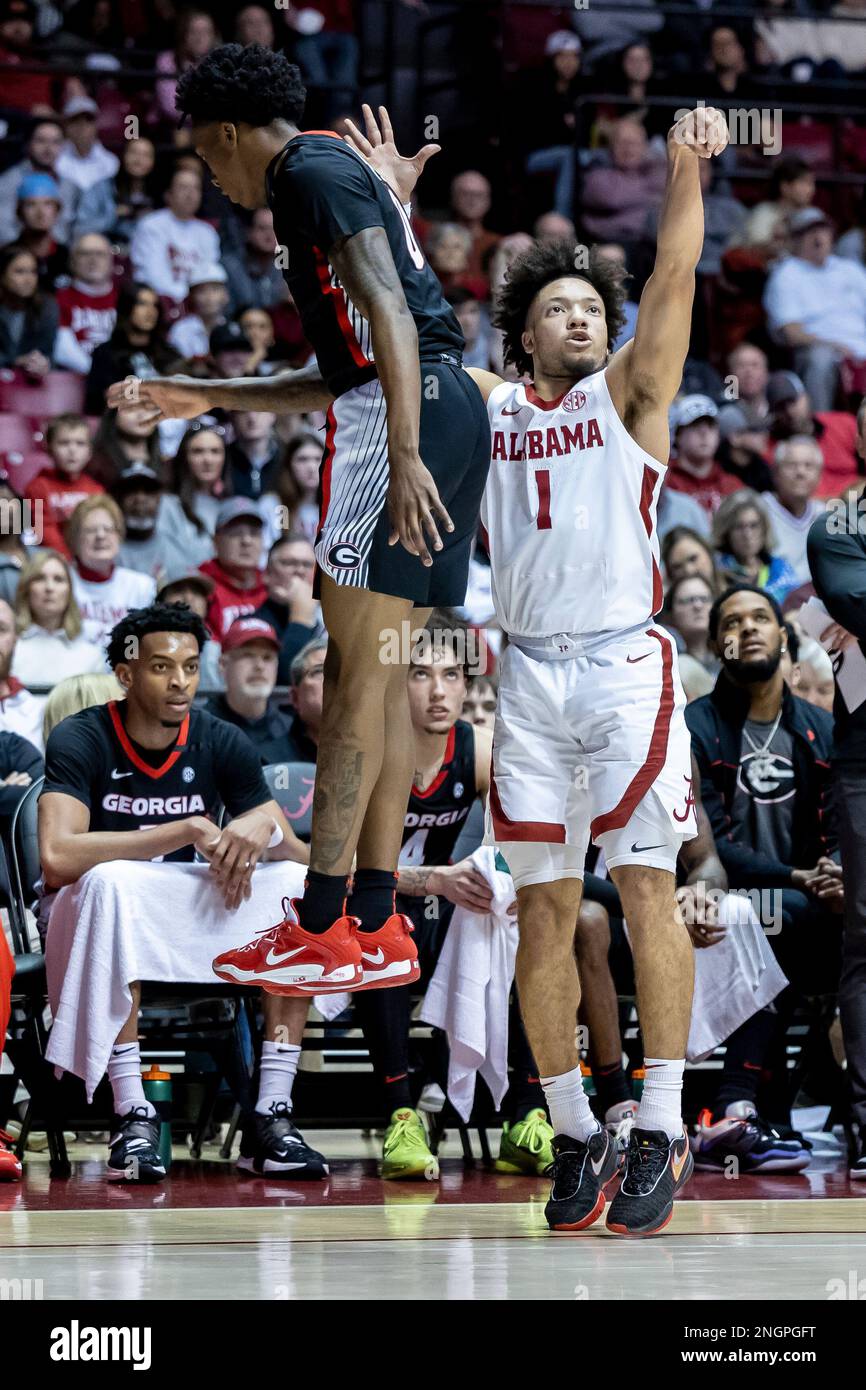 Alabama guard Mark Sears (1) watches his 3-point shot next to Georgia ...