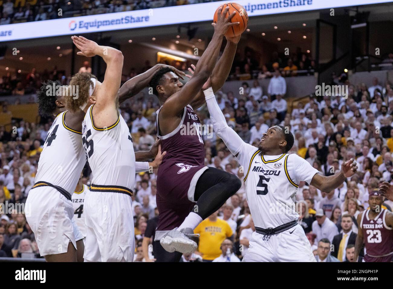 Texas A&M's Henry Coleman III shoots past Missouri's D'Moi Hodge, right ...
