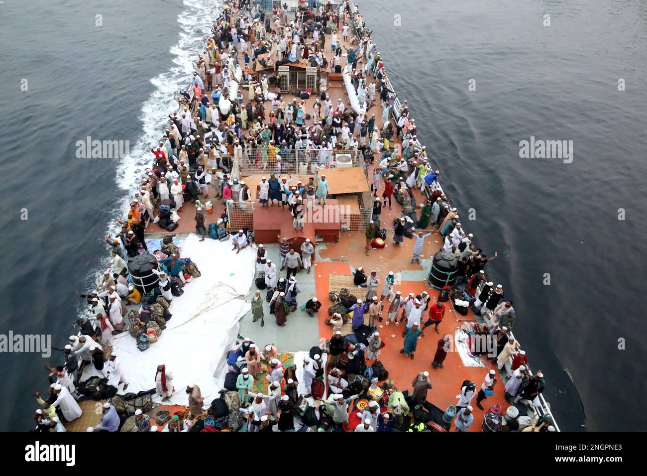 Dhaka, Dhaka, Bangladesh. 18th Feb, 2023. Thousands of Muslims are ...