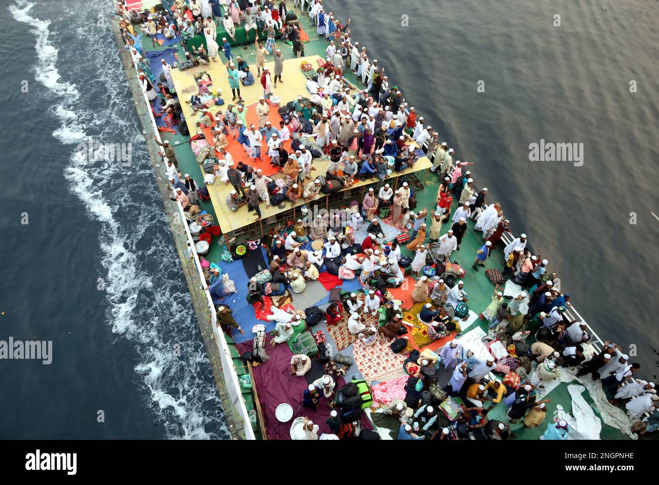 Dhaka, Dhaka, Bangladesh. 18th Feb, 2023. Thousands of Muslims are ...