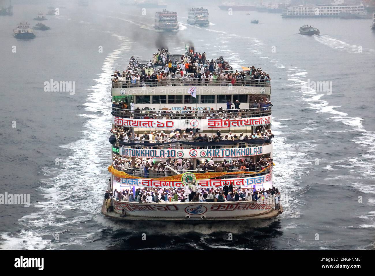 Dhaka, Dhaka, Bangladesh. 18th Feb, 2023. Thousands of Muslims are ...