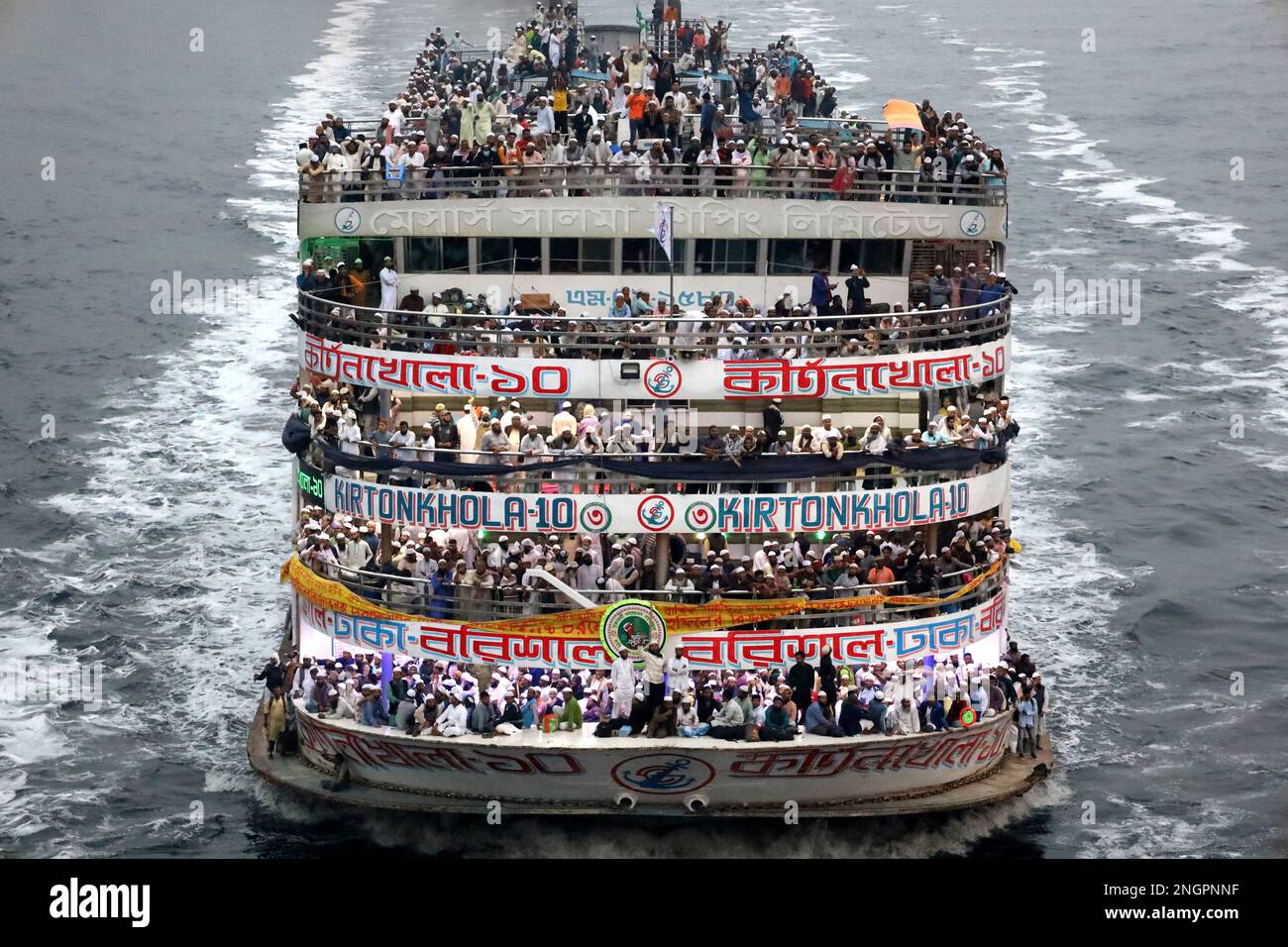 Dhaka, Dhaka, Bangladesh. 18th Feb, 2023. Thousands of Muslims are ...